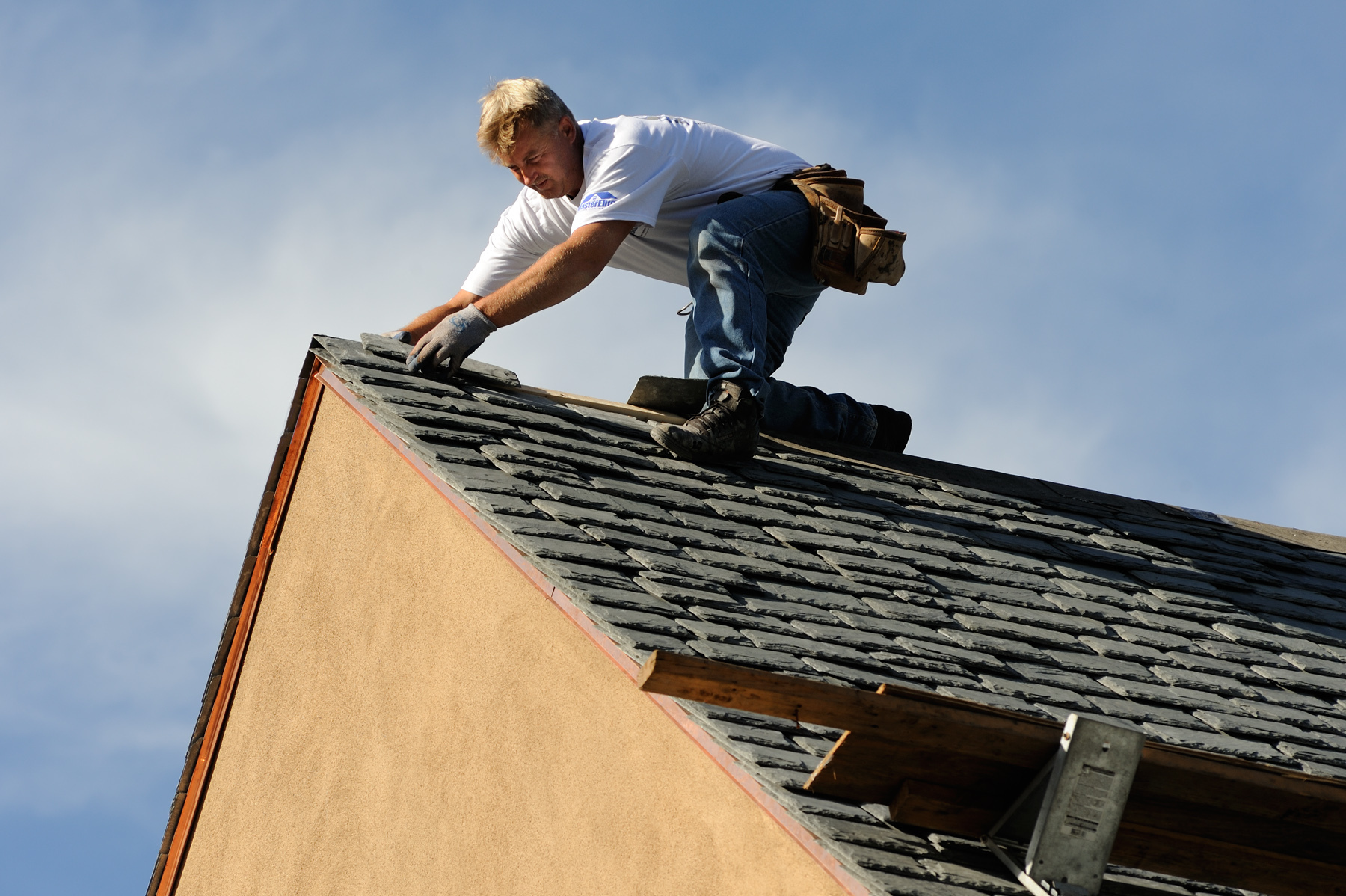 How to Hire a Reputable Roofing Contractor for Your Home